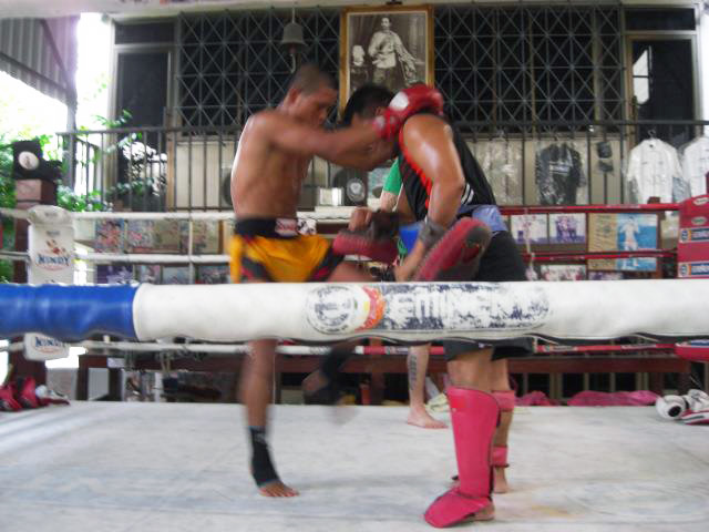 Social Mobility and The One-Handed Fighter | Muay Thai on the Brain